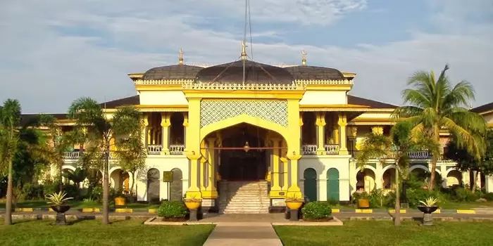 Istana Maimoon - Tempat Bersejarah Dengan Berbagai Kisahnya